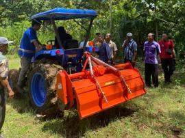 Pelatihan Operasional Dan Pemeliharaan Traktor Roda 4